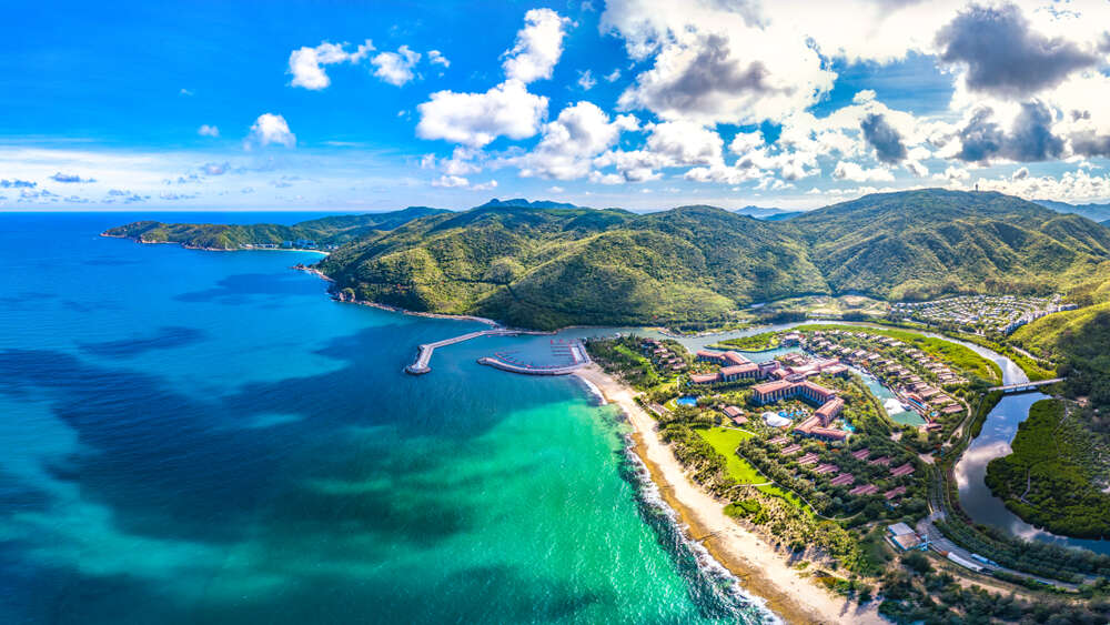 The best beaches and bays in Hainan - Travellizy